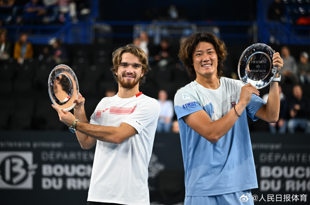 张之臻首夺巡回赛双打冠军_北京时间