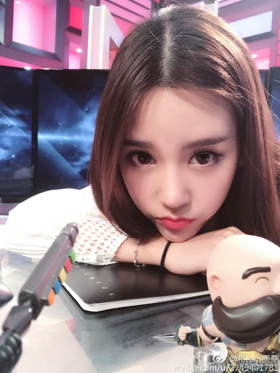 LOL:美女解说Rita登台亮相 稳步成长的中戏高材生_北京时间