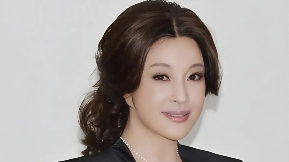 退股仍被追责！75岁刘晓庆为什么会被追加为被执行人_北京时间